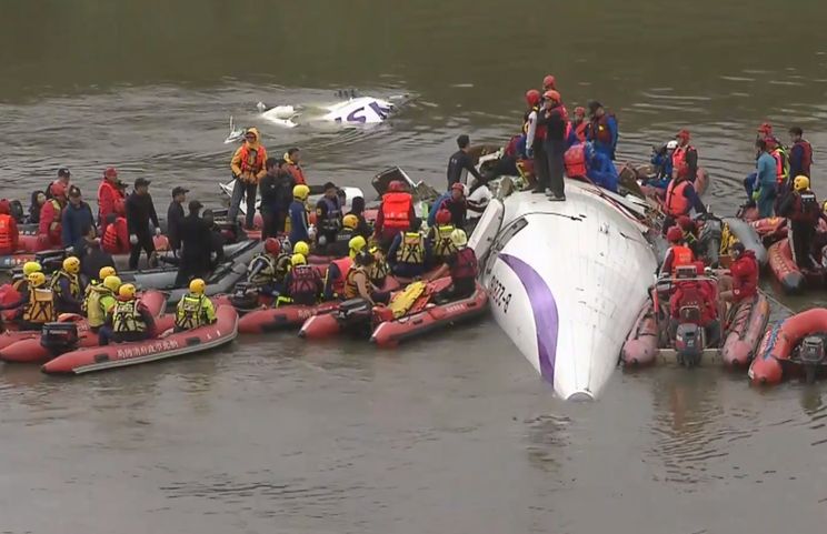 Watch: Rare Video Footage of TransAsia Flight GE 235 Crashed in Taiwan ...