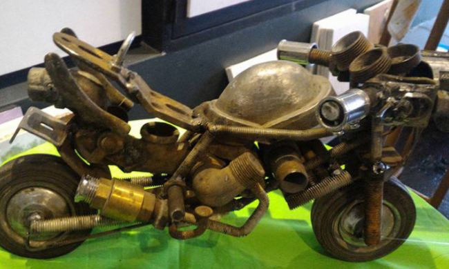 Duterte Theme Used In Solor-painting And Bike Series