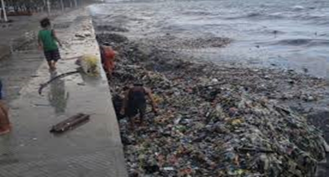 Tons Of Waste Rushed To Manila Bay Because Of ‘Lawin’