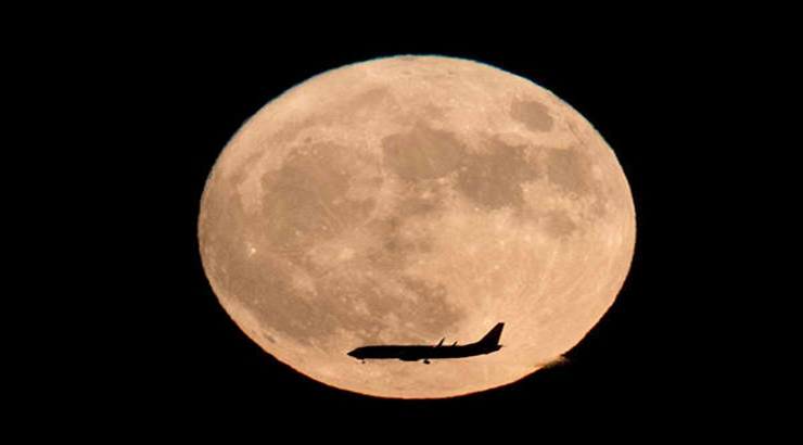 Supermoon Amazes Thousands Of People Around The World