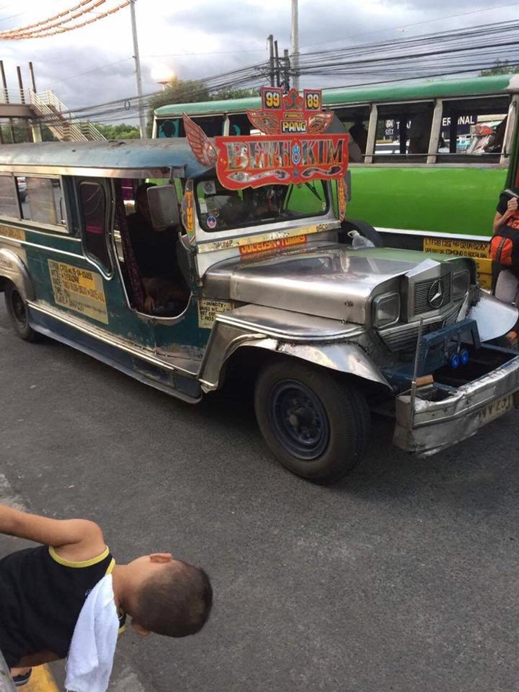 Viral: Photo Of Jeepney Driver Giving Free Rides, Allowance To Poor Kids