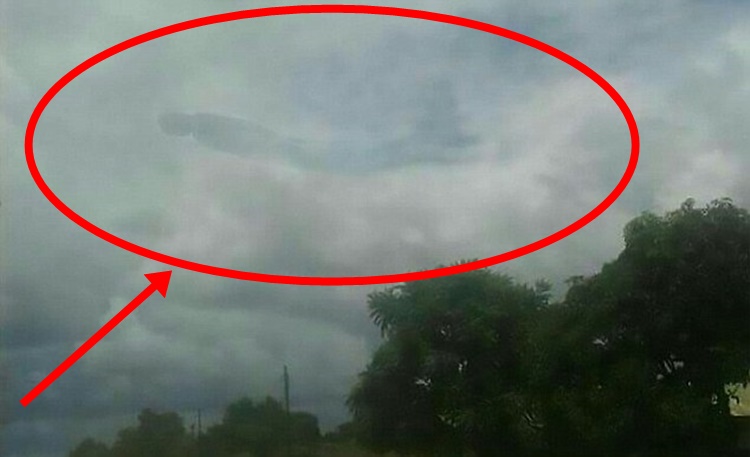 The Apparition Of This Scary Strange Figure In The Sky Frightened Shoppers