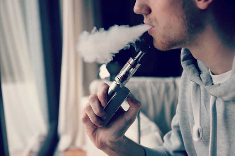 Scientists: Vape Contains Toxic Chemicals Causing Lethal Lung Disease