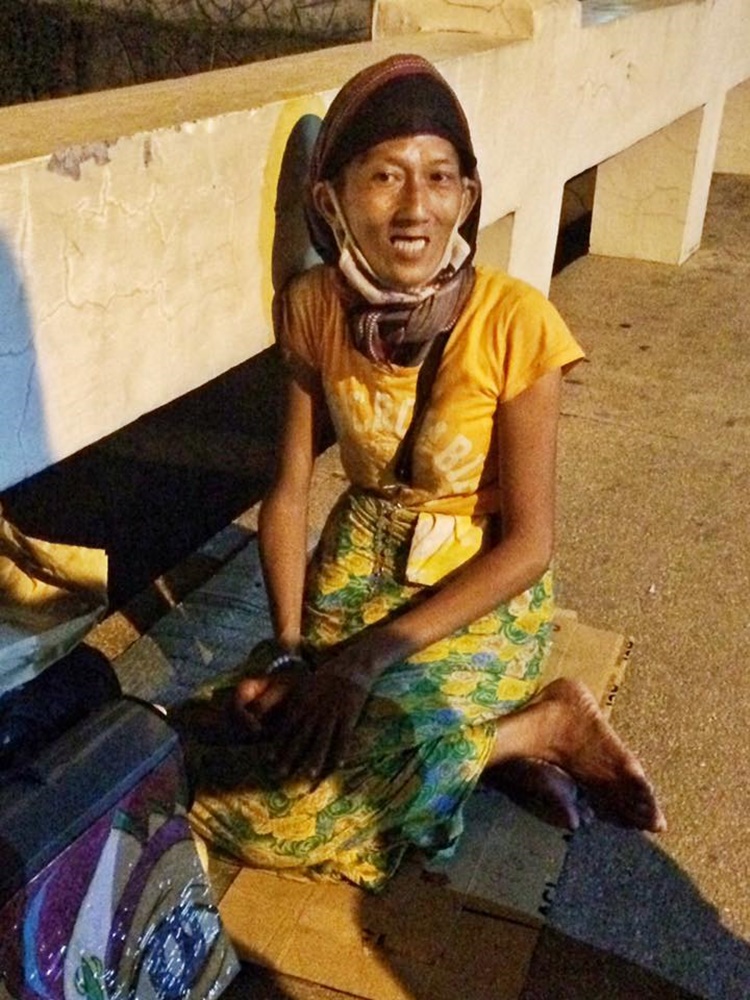 48-Year-Old Homeless Woman Draws Artwork To Buy Everyday Food