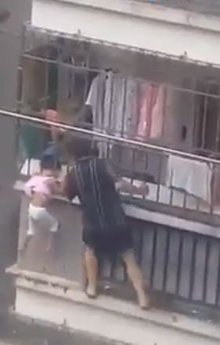 Little Kid Almost Fell Off The Building, After Head Got Stuck In ...
