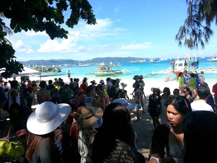 Traveler Calls Boracay As Worst Island In PH Due To Her Horrible Experience