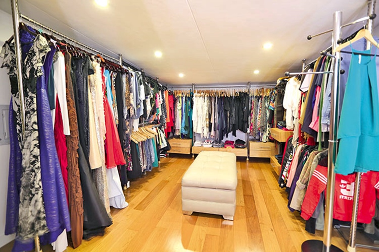 Top 5 Breathtaking Walk-In Closets Of Your Favorite Female Celebrities