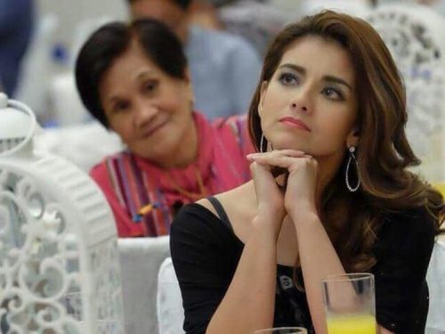 Rare Photo Of Isabel Granada Wearing Military Uniform Together With Troops
