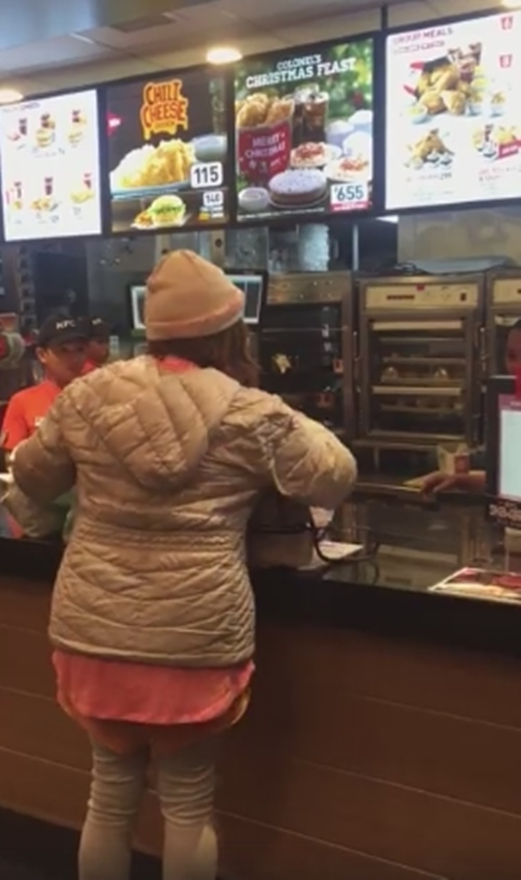 Arrogant Customer Shouted, Insulted The Crews Of Popular Fast Food Chain