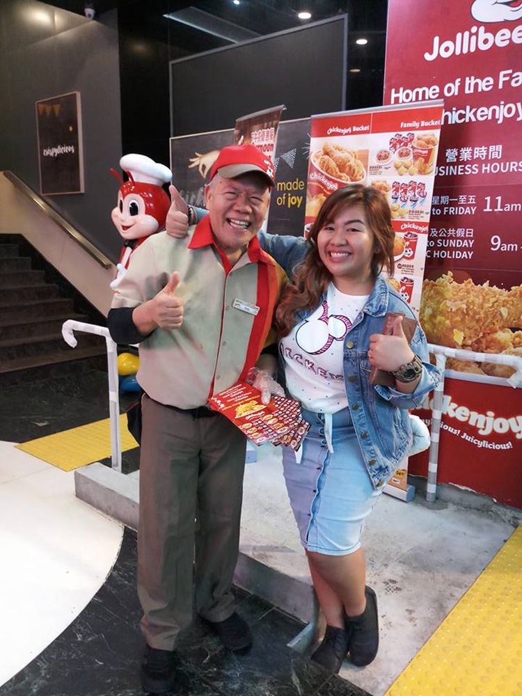 64-Year-Old Jollibee Crew Earns Praises For Working Despite Old Age