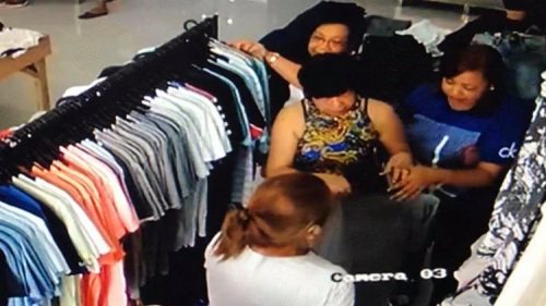 New Modus Operandi Of Female Shoplifters Caught On Camera