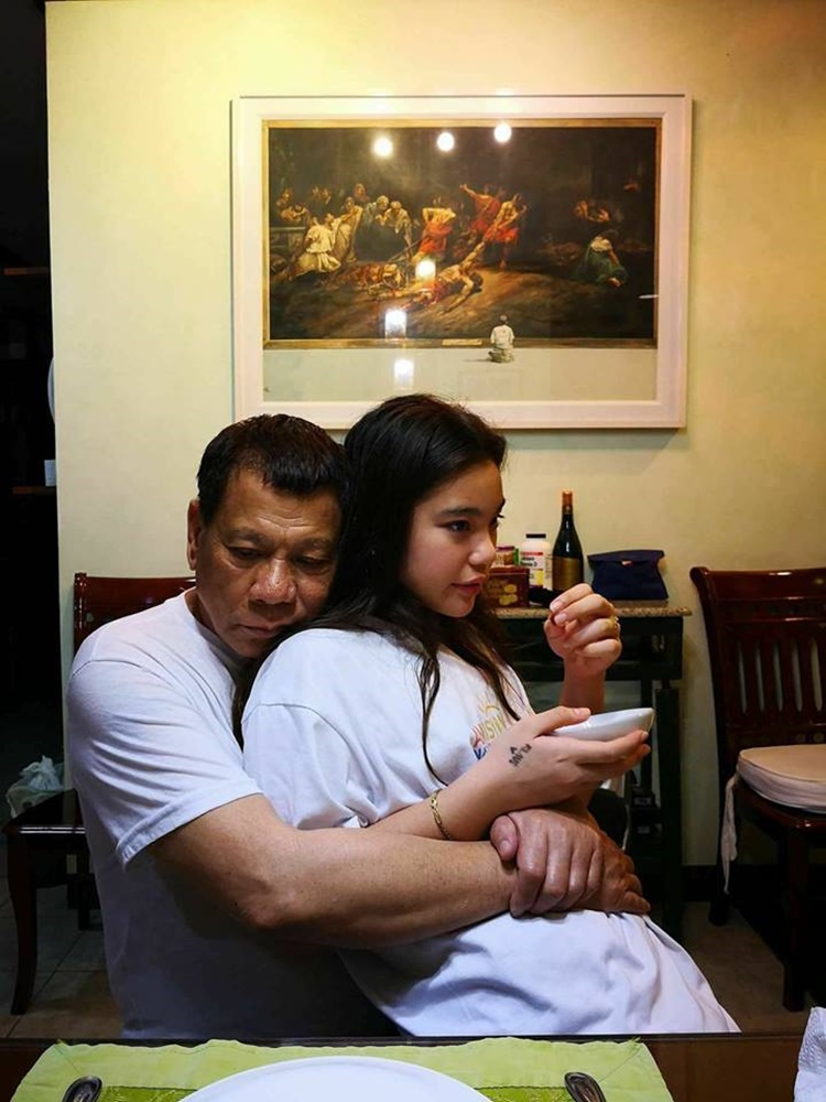 The Truth Behind Viral Photo Of President Duterte Together With ...