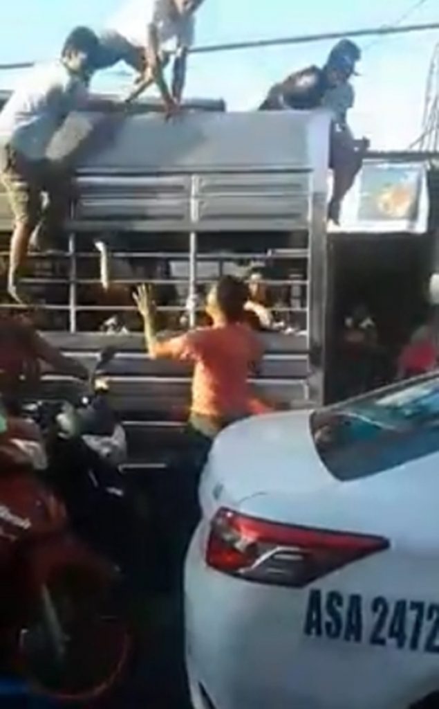 Road Rage Incident Between Taxi Driver & Group Of Men Caught On Camera