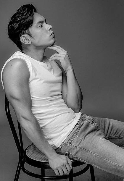 Carlo Aquino's Steamy Photos Go Viral On Social Media, Netizens React