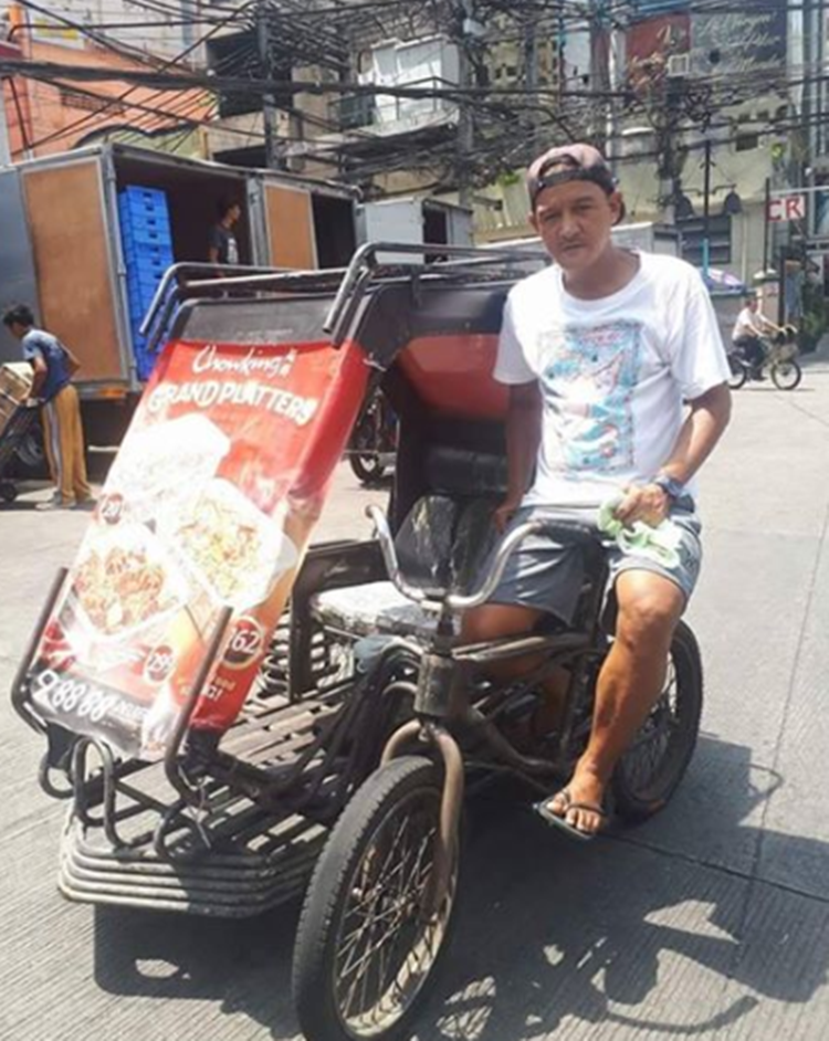 Honest Pedicab Driver Returns Lost Cellphone To Its Owner