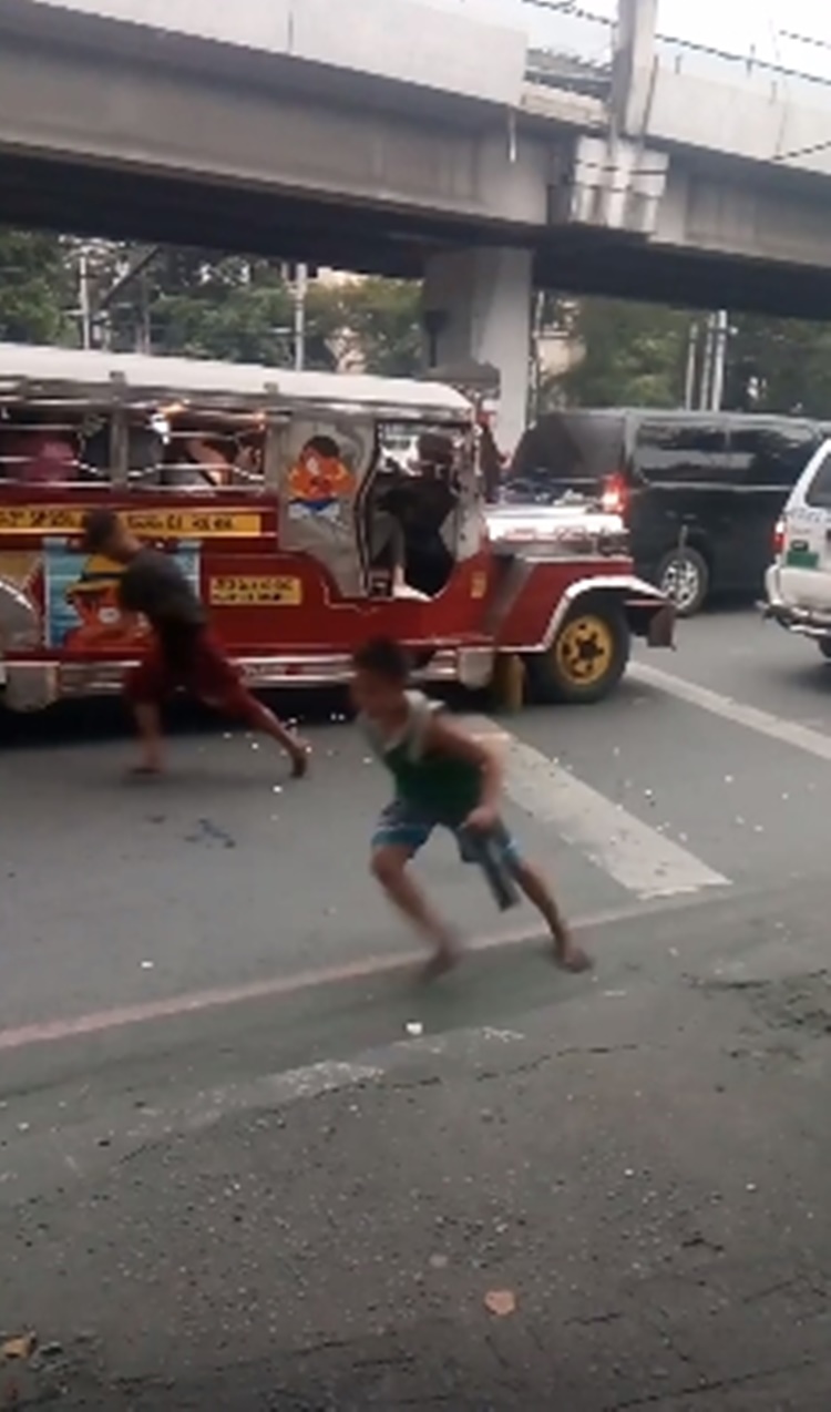 Video Of Batang Snatchers Stealing Jeepney Driver's Income Goes Viral