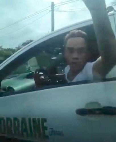 Rude Taxi Driver Harasses Grab Driver & Its Passenger