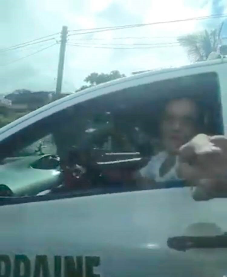 Rude Taxi Driver Harasses Grab Driver & Its Passenger