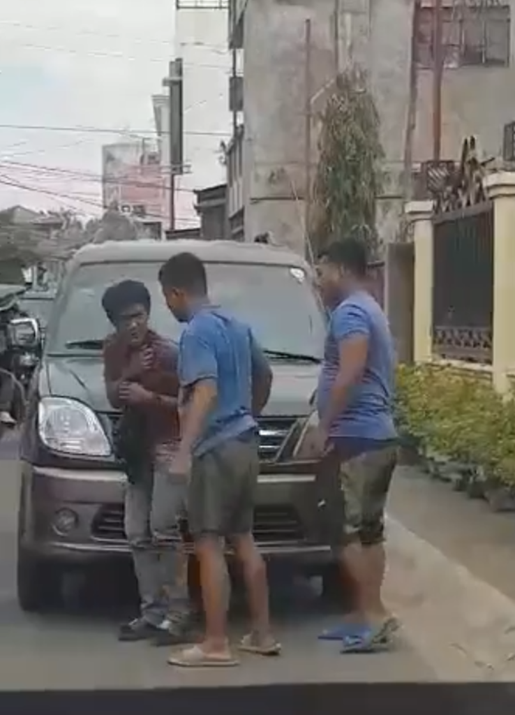 2 Armed Men Dragged & Punched Helpless Tricycle Driver During Road Rage