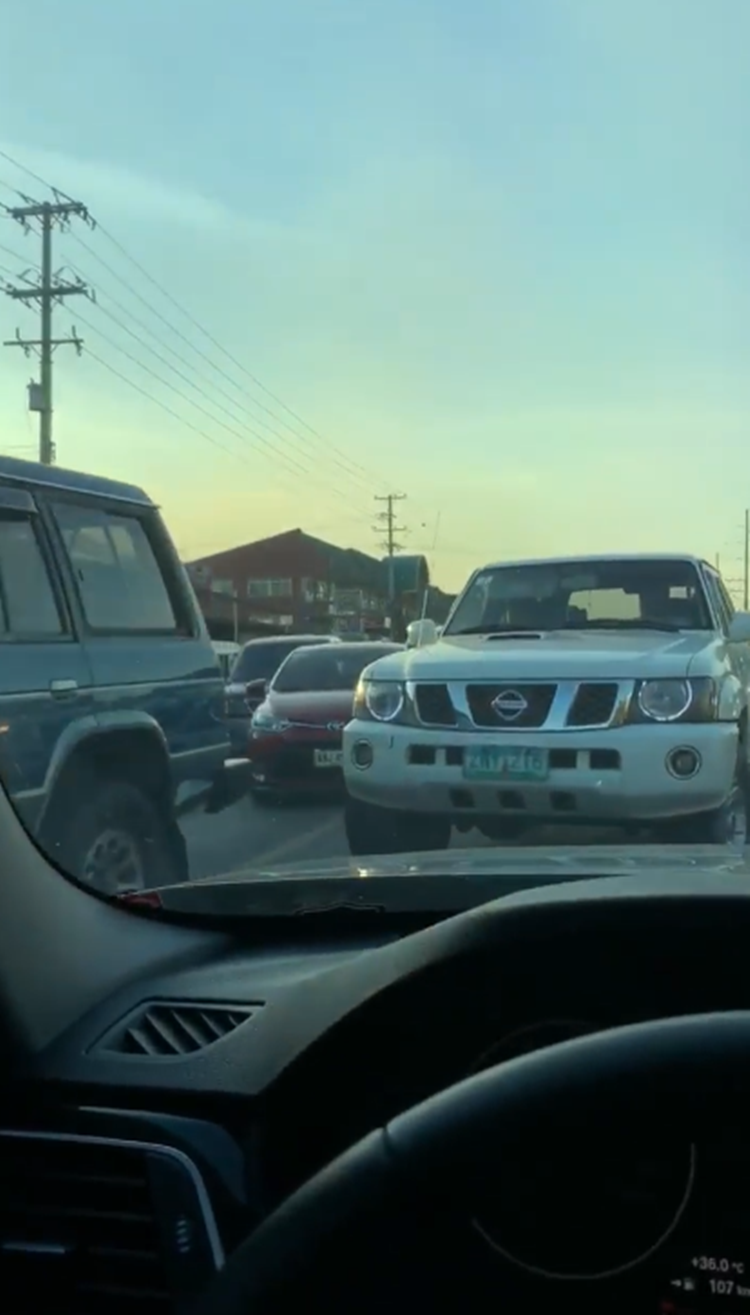 Undisciplined Filipino Drivers Counter Flowing in Main Road Goes Viral