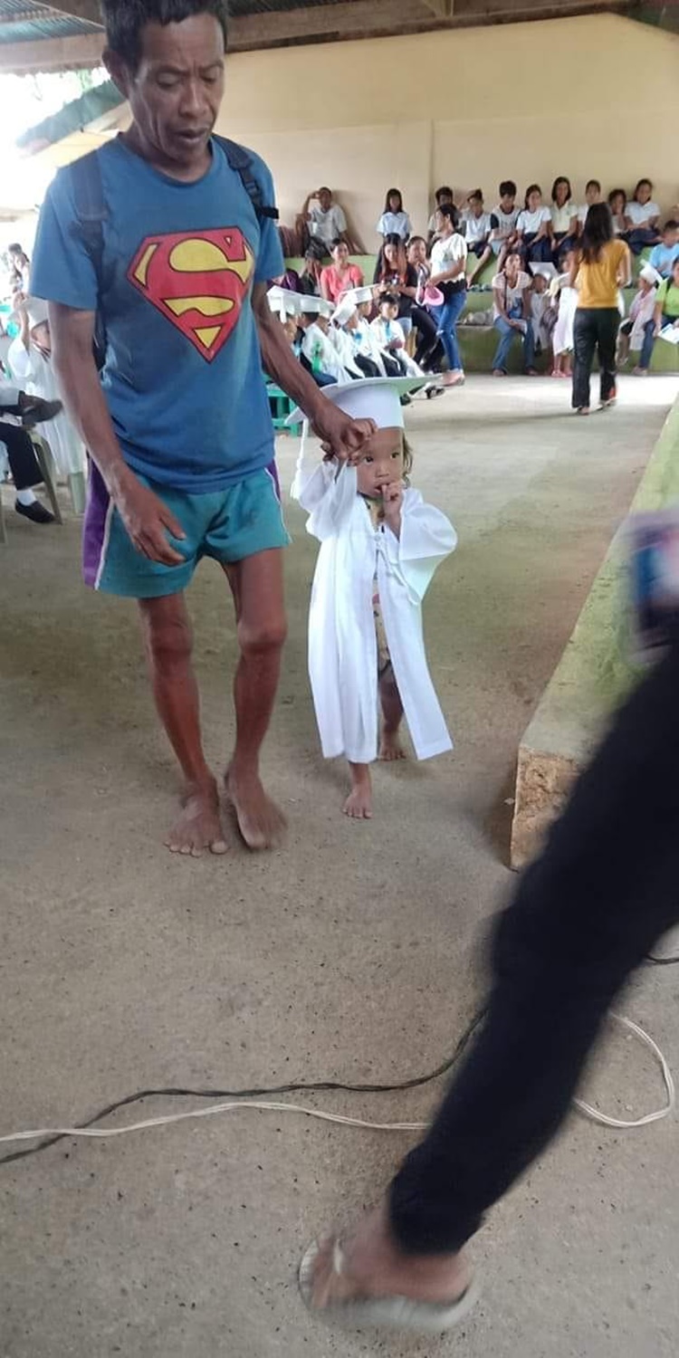 Poor Father & Daughter Walking Barefoot During Graduation Goes Viral