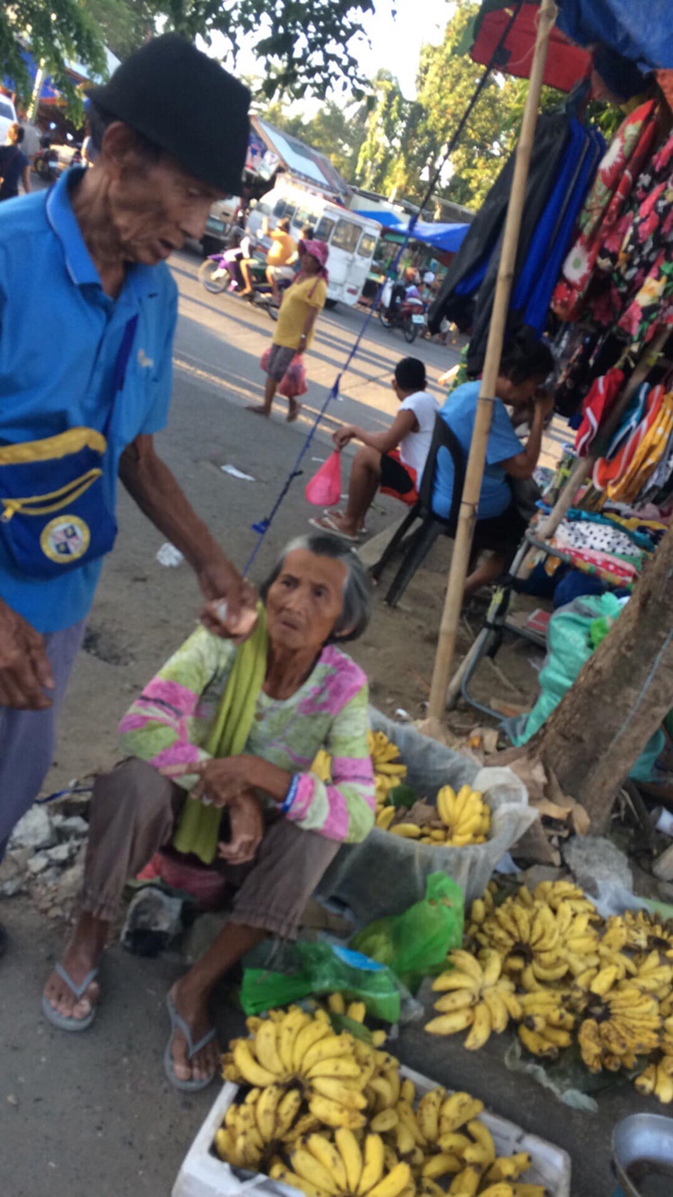 Old Banana Vendor Receives Fake P1000 Bill From Wicked Customer