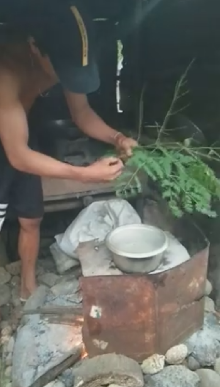 Angry Guy Got Mad & Slams Malunggay Stalk Into Boiling Pot Due to ...