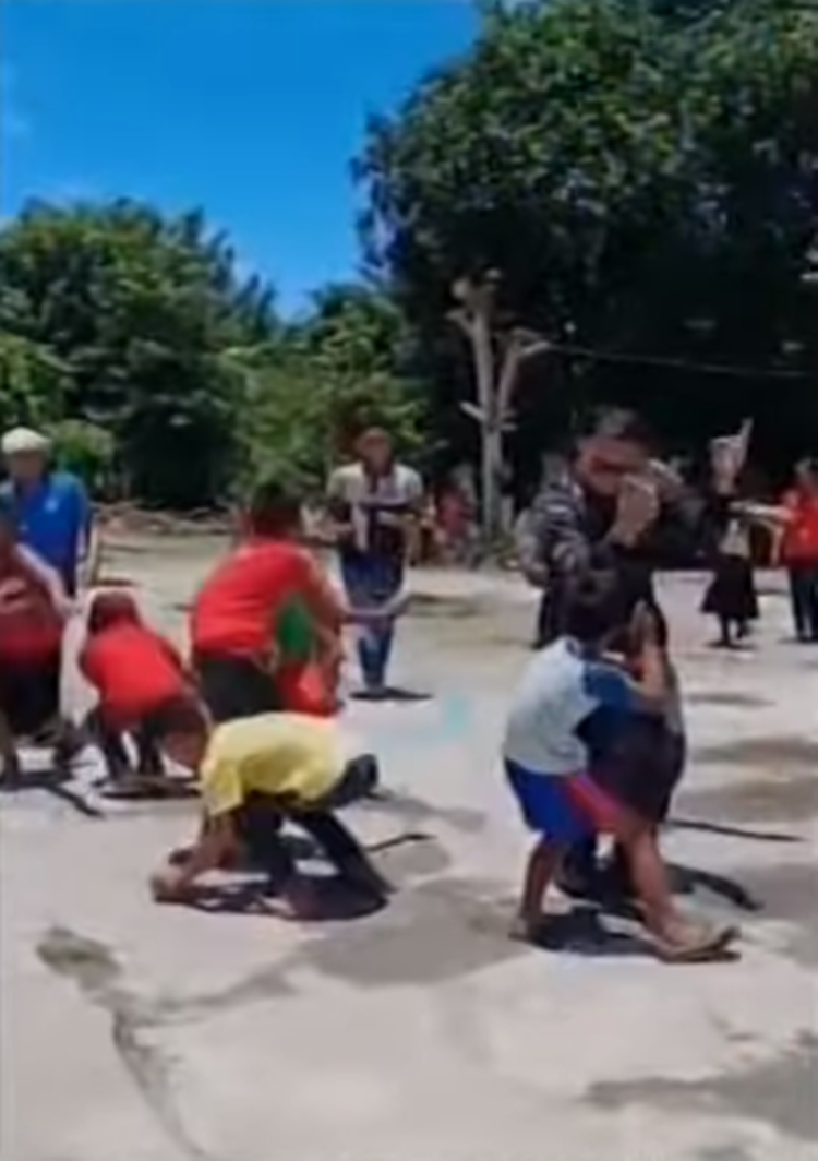 Chief of Police Joins Young Children Dancing ‘Budots’