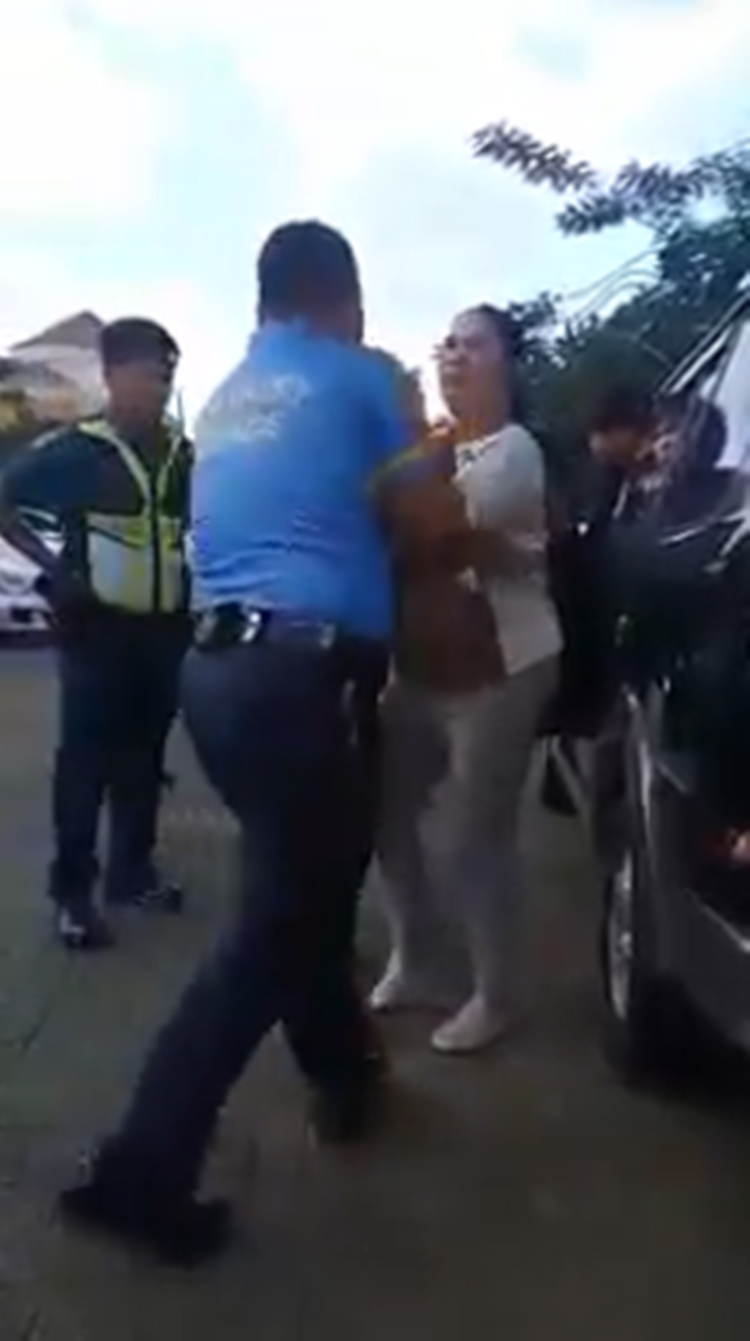 Scandalous Scene Between Raging Lady Pinoy Cop Caught On Camera