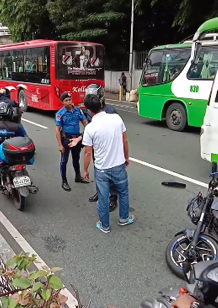 Intense Road Rage Between Taxi Driver & MMDA Enforcer Goes Viral