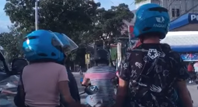 Two Angkas Passengers Doing Sweet Moment Goes Viral