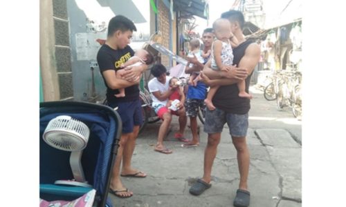 Netizens Praise Dads For Bringing Kids To Their Tambay Session (Photos)