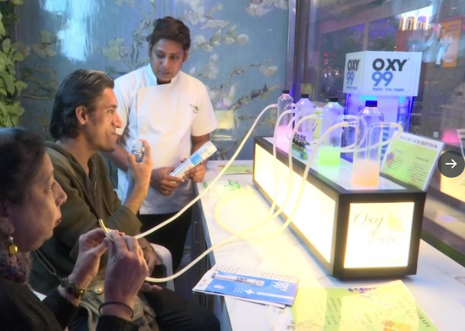 Oxygen Bars Becomes Popular As Indian Air Reaches Toxic Levels