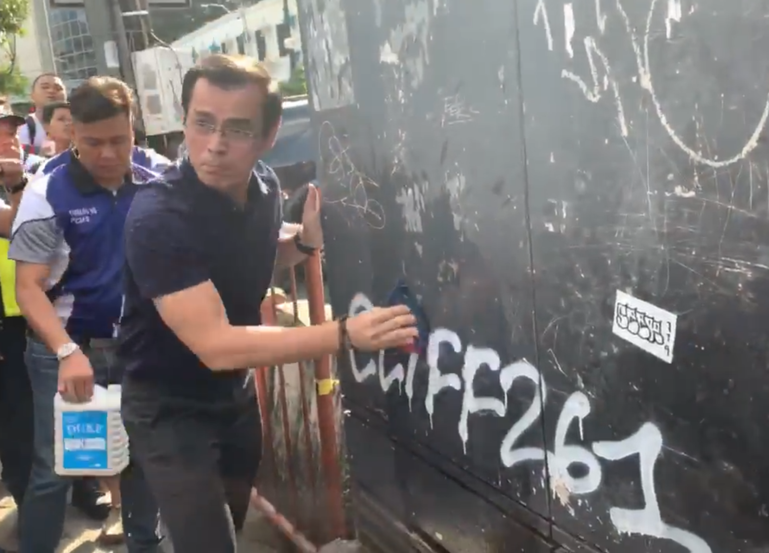 Mayor Isko Moreno Was Angry While Scrubbing Graffiti At Bonifacio Shrine