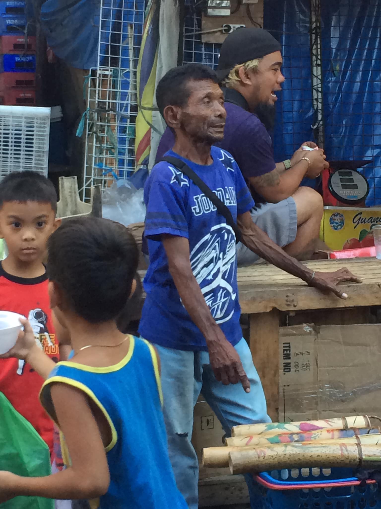Netizen Emotionally Shared Aeta Selling Bamboo Coin Bank in Divisoria
