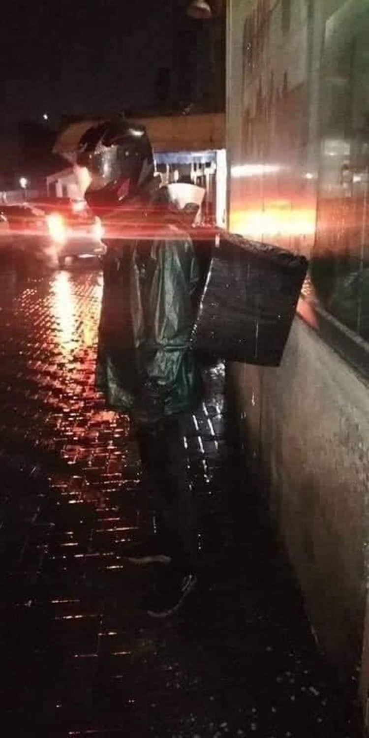 Delivery Boy Cries After Client Refuse to Receive Food As He Got Late ...