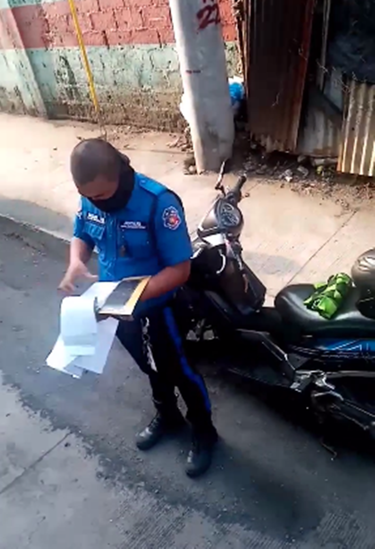 MMDA Caught on Camera Apprehending Motorist Amid Health Crisis