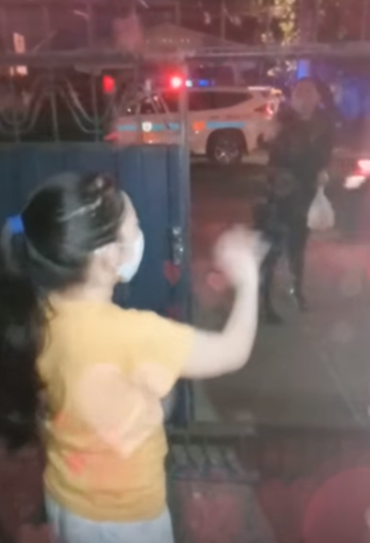 Heartbreaking Video of Young Girl Giving Food & Air Hug To Frontliner ...