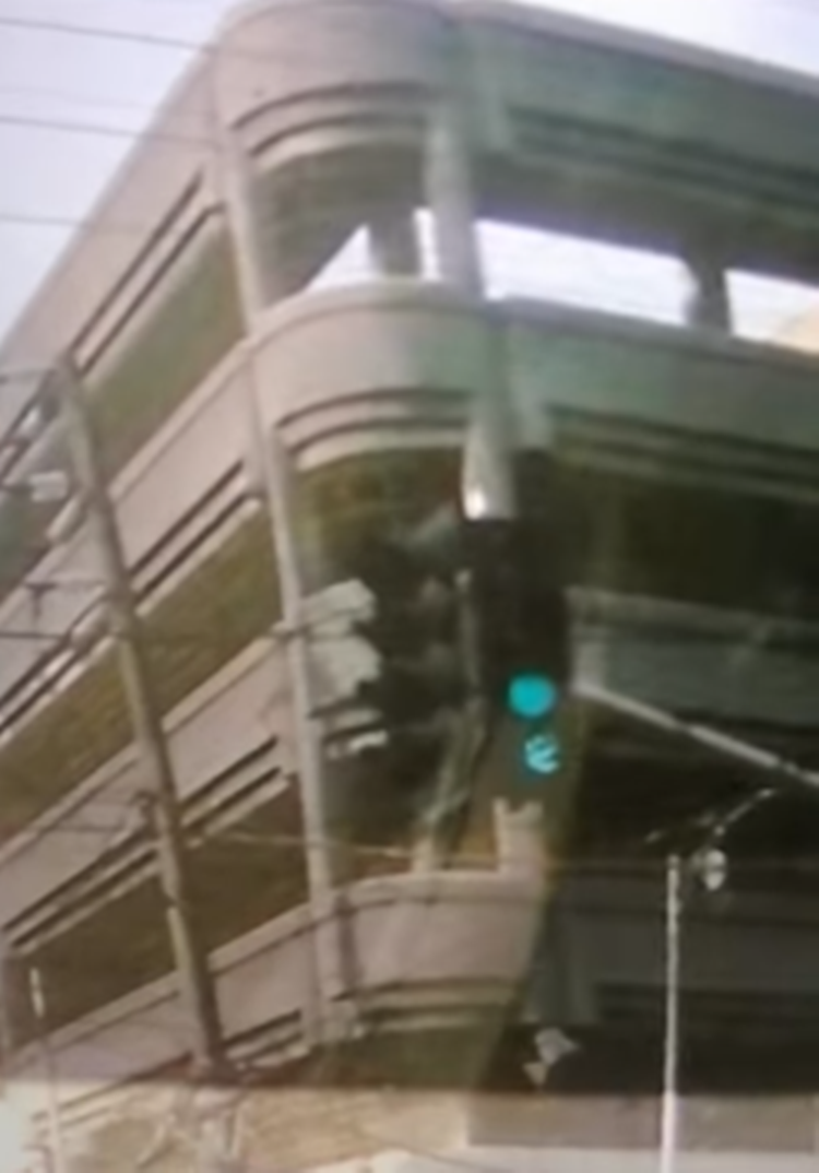 Disappointed Driver Shares Video of Magic Traffic Light Modus