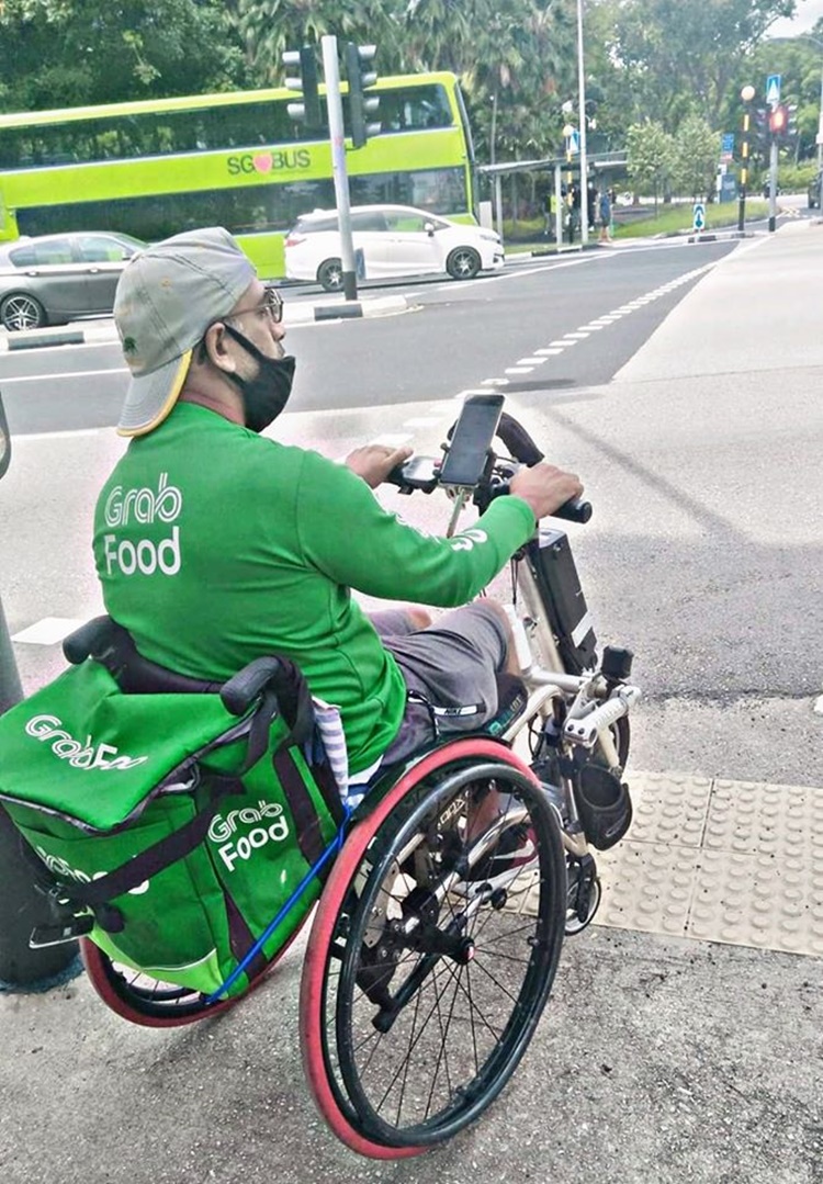 PWD Grab Food Employee Earns Praises Online Due To his Dedication