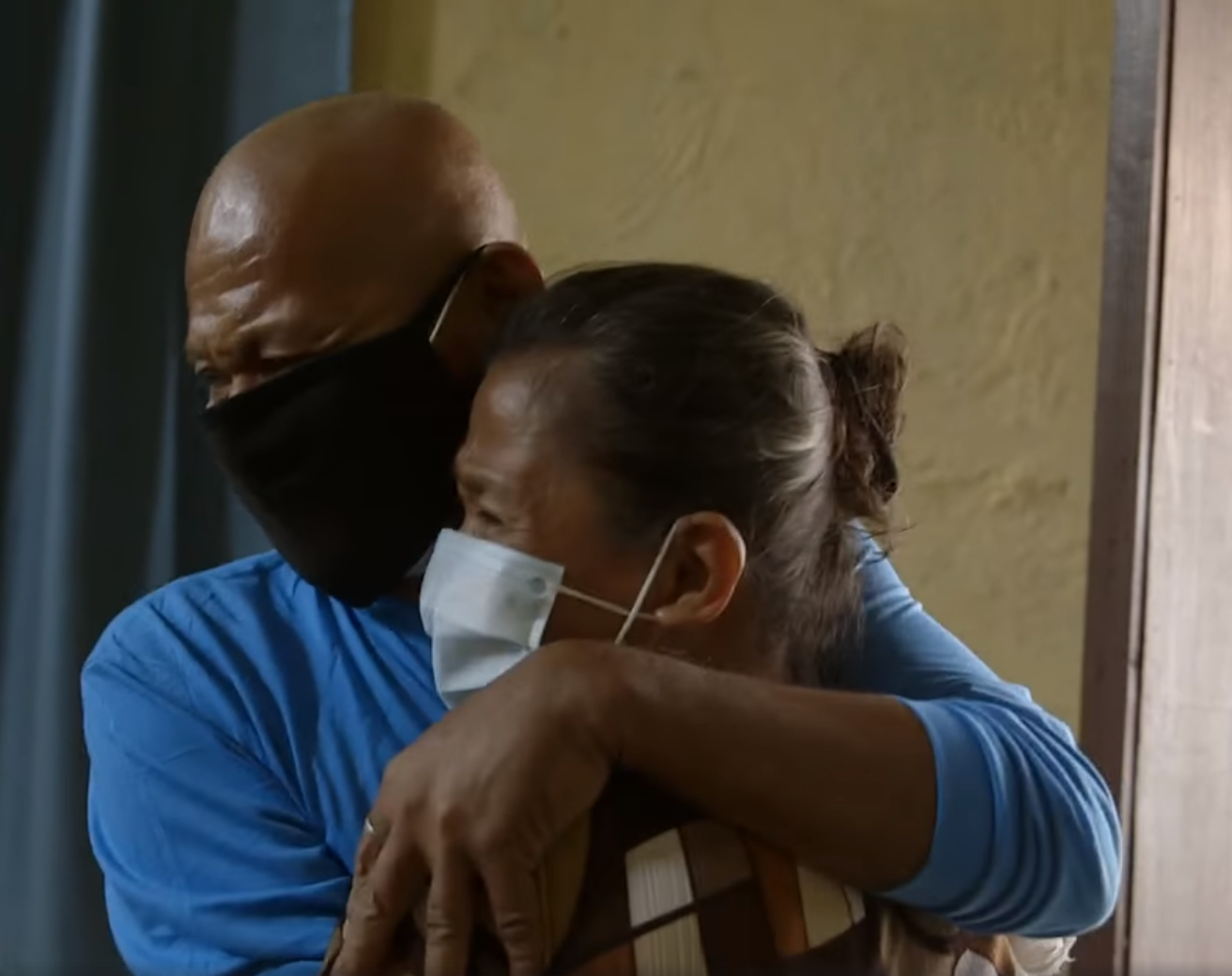 Elderly Couples Becomes Emotional After Angel Locsin Give them New Home