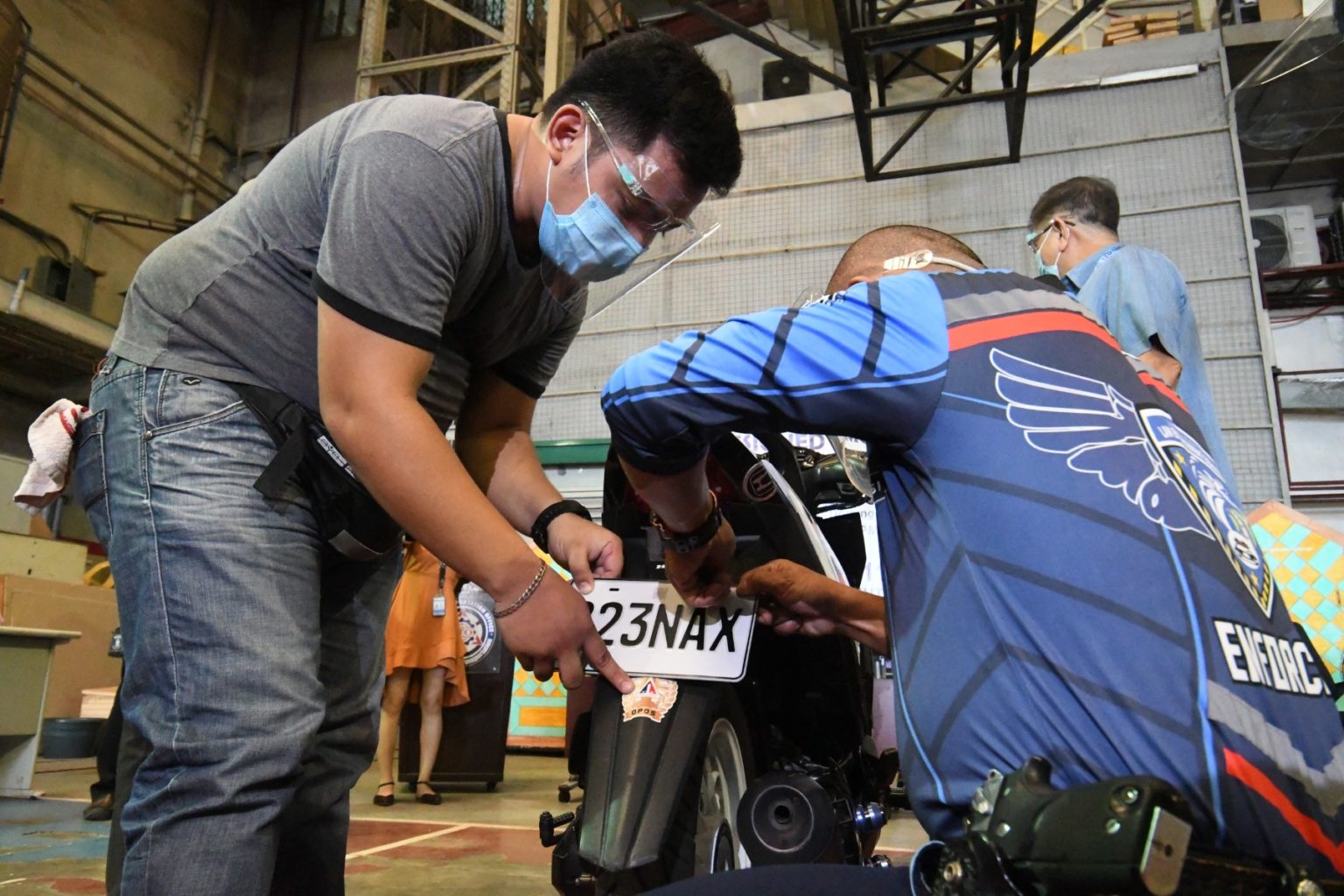 Filipino Motorists Slams LTO’s New Design of Motorcycle Plates