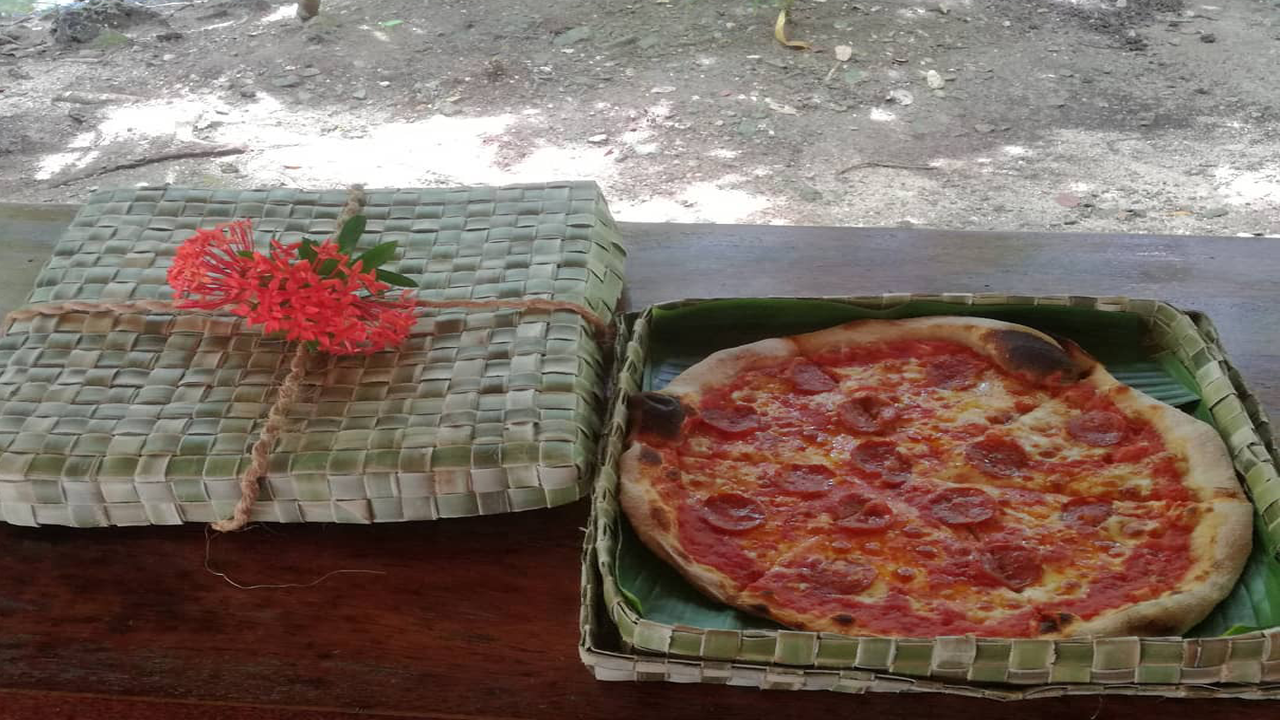 Restaurant in Siargao Uses Eco-Friendly Box Made of Leaves for Pizza