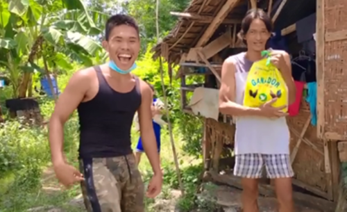 Social Media Influencer Boy Tapang Gives Relief Goods to Less-Fortunate