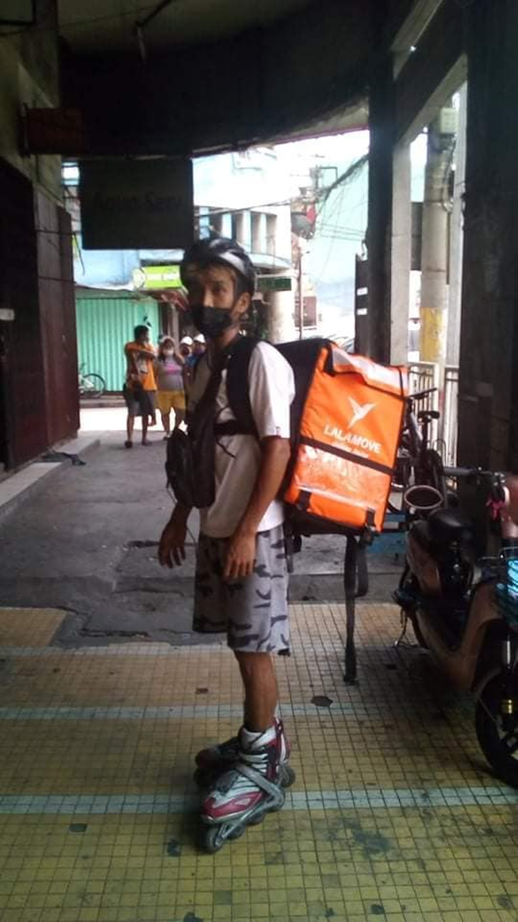 Delivery Boy Uses Roller Skates to Earn Money for His Family