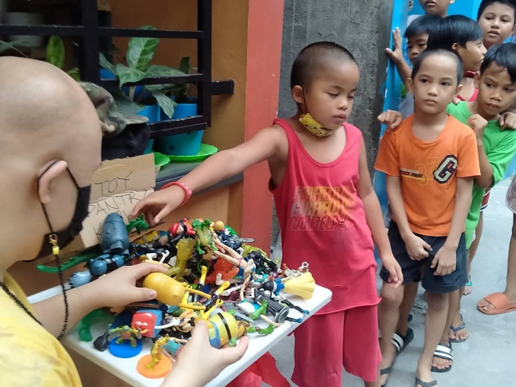 Kind-Hearted Netizen Earns Praises After Making Toy Pantry for Kids