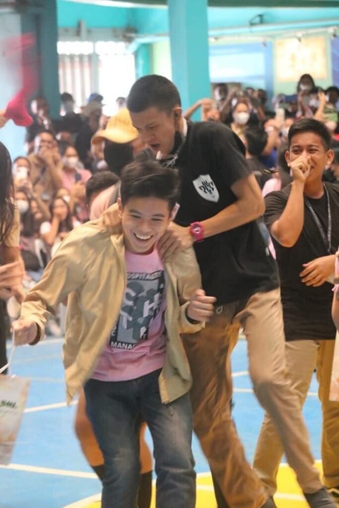 Male Student Brings His ‘Crush’ During “BRING ME CHALLENGE”