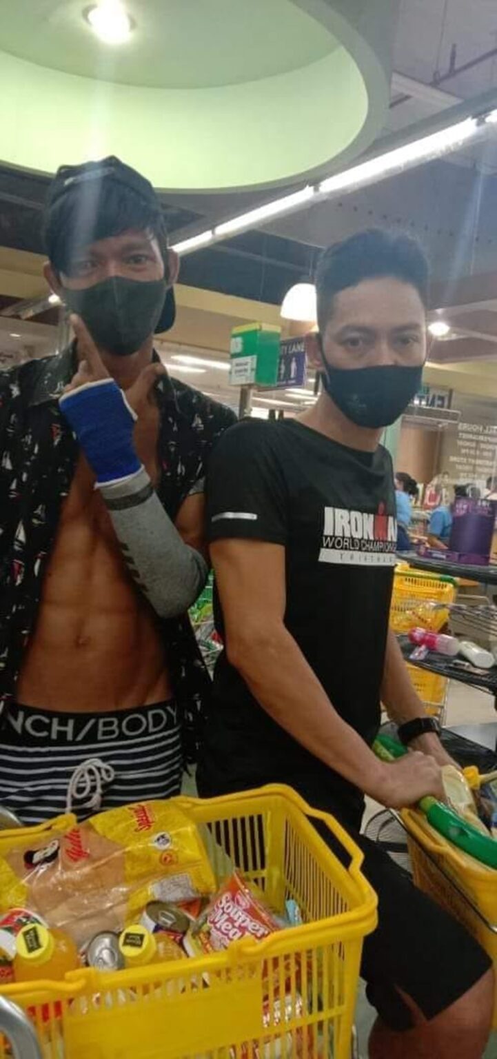 Cebuano Vlogger Flexing His “Abs” Everywhere He Goes, Elicits Reactions ...