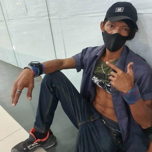 Cebuano Vlogger Flexing His “Abs” Everywhere He Goes, Elicits Reactions ...