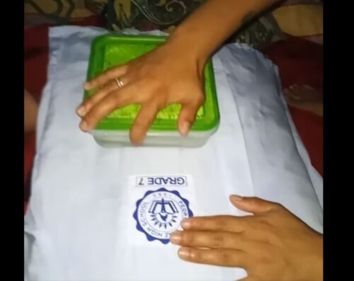 Resourceful Dad Uses Tupperware w/ Hot Water to Iron Child’s Uniform